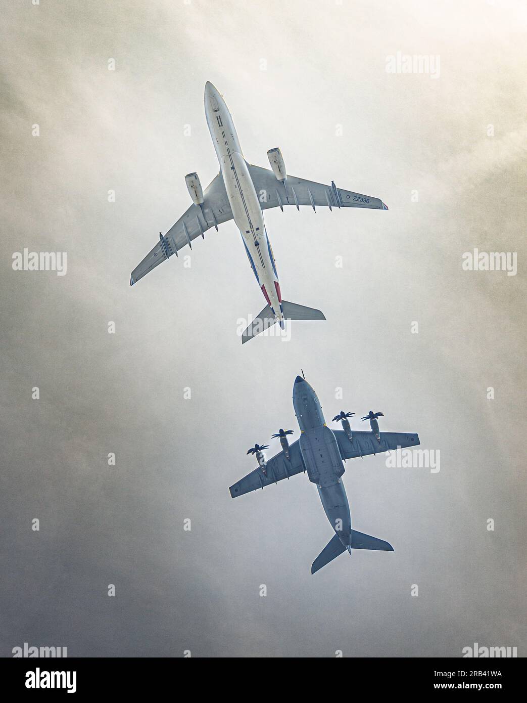 Airplanes in the sequence hi-res stock photography and images - Alamy