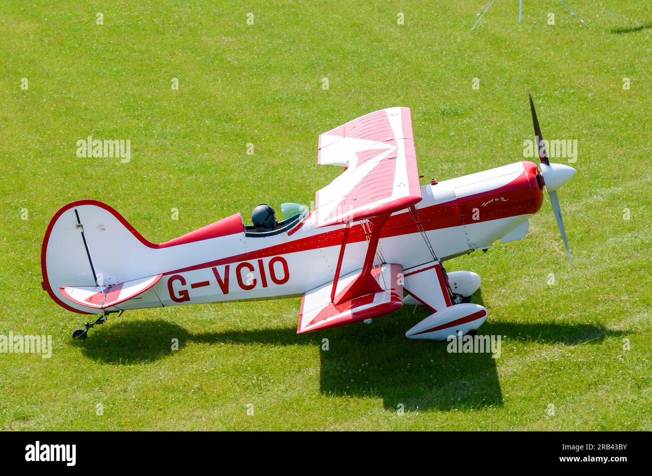Aircraft on runway airstrip hi-res stock photography and images - Alamy