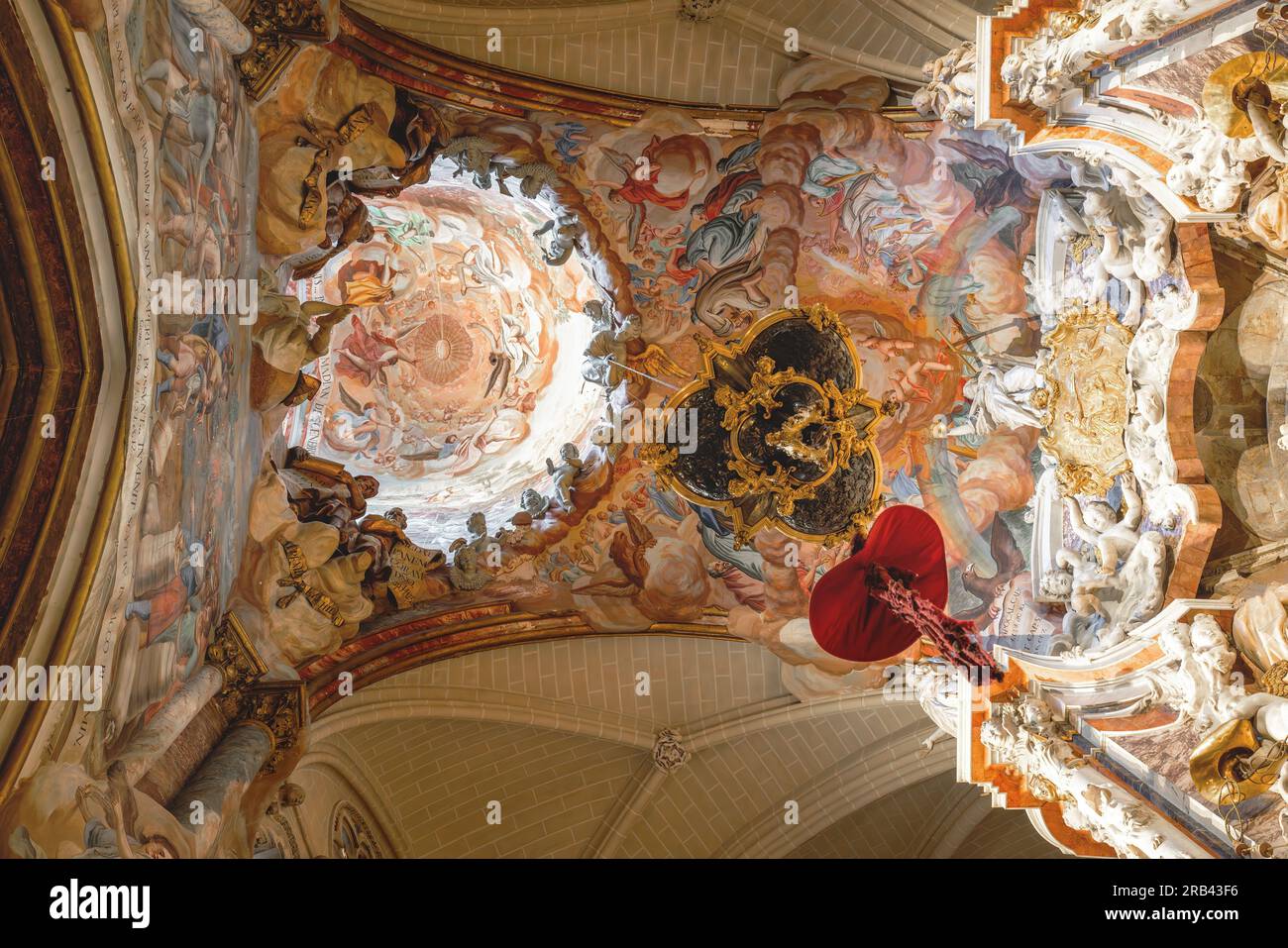 Skylight of El Transparente altarpiece at Toledo Cathedral Interior ...