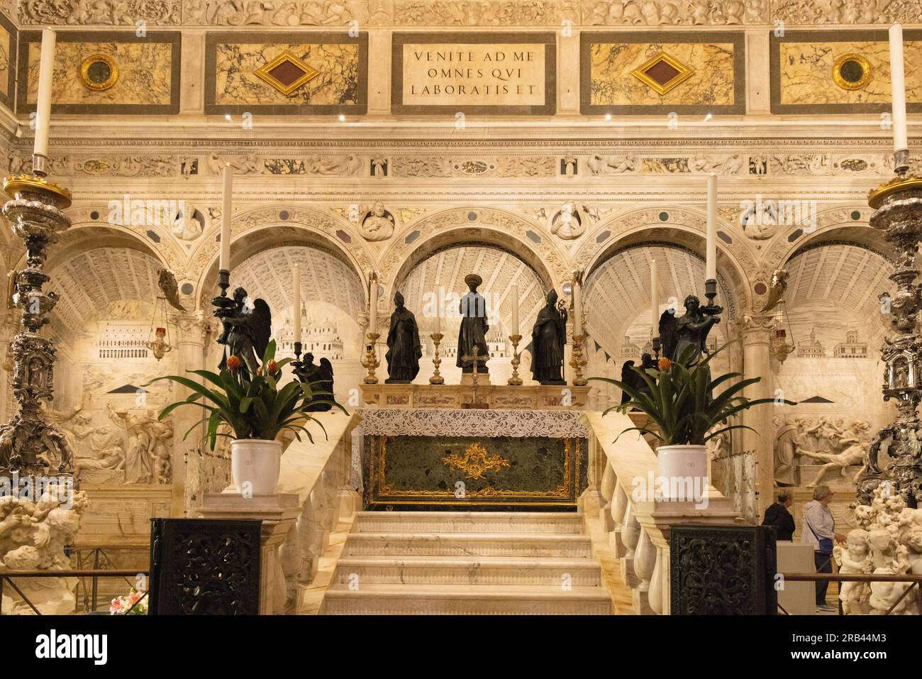 The tomb of St Anthony in the interior of The Basilica of St Anthony; Padua, Italy Europe Stock ...