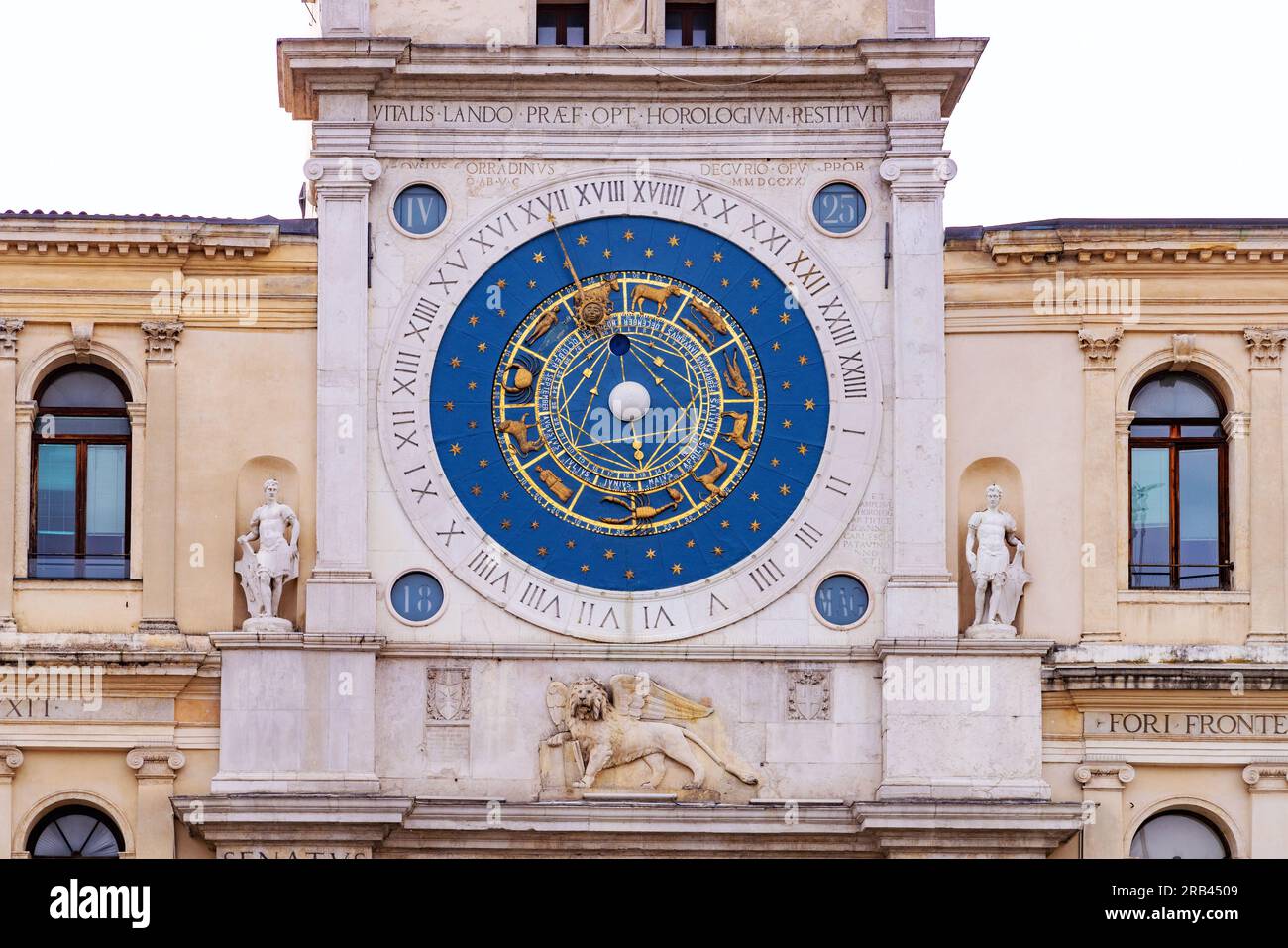 1300s clock hi-res stock photography and images - Alamy