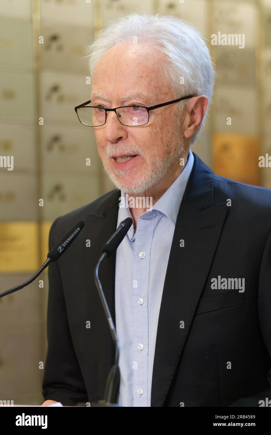 Nobel laureate John Maxwell Coetzee leaves a legacy in the Caja de las ...