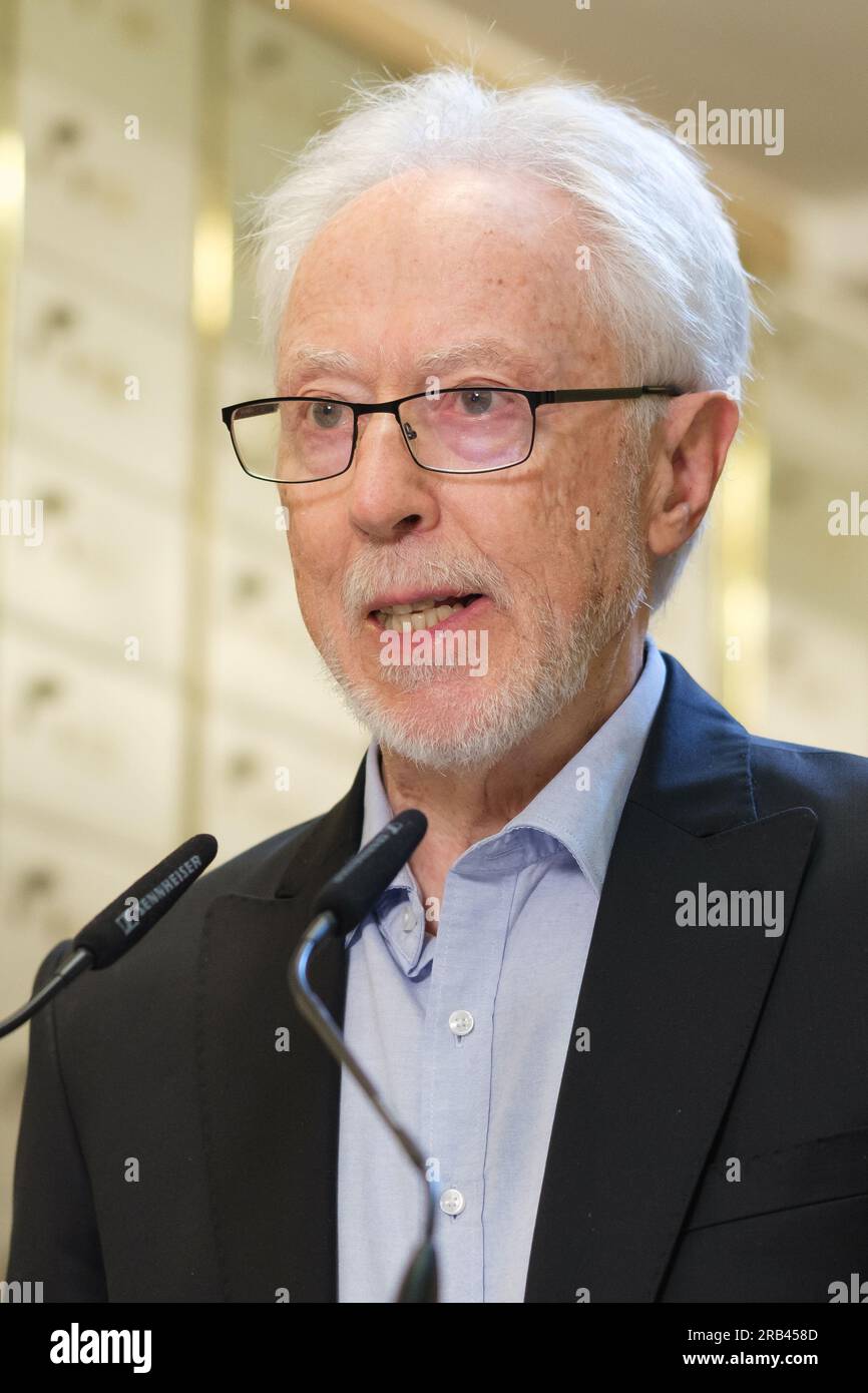 Nobel laureate John Maxwell Coetzee leaves a legacy in the Caja de las ...