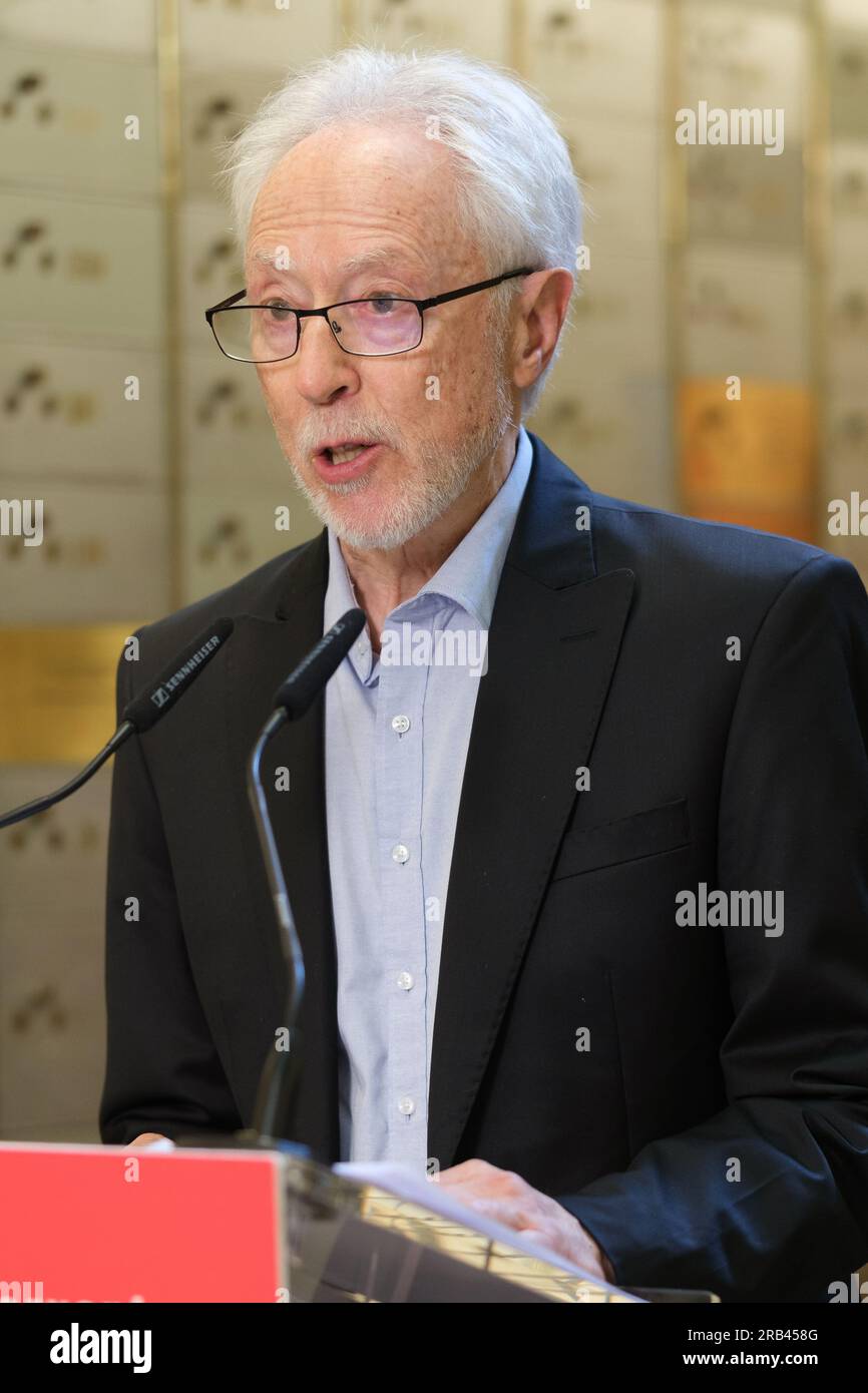 Nobel laureate John Maxwell Coetzee leaves a legacy in the Caja de las ...