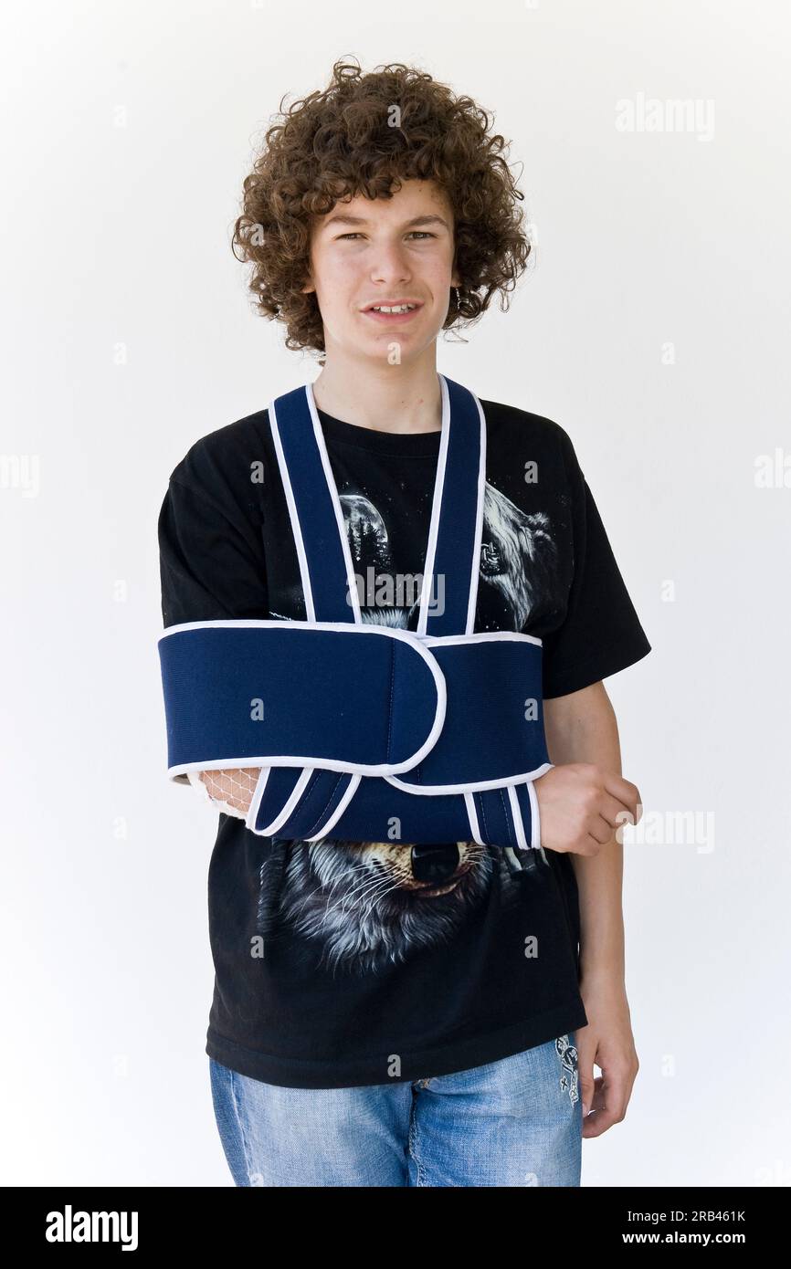 Boy with broken shoulder Stock Photo - Alamy