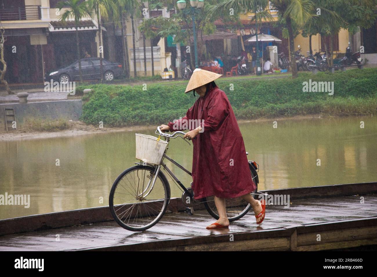 Vietnamese attire hi-res stock photography and images - Alamy