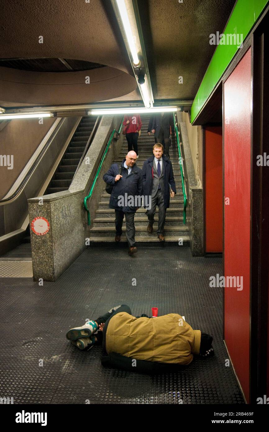 Social indifference hi-res stock photography and images - Alamy