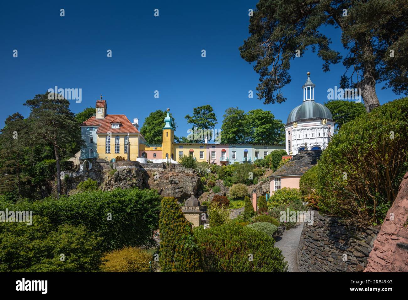 Chantry Row & Pantheon, Portmeirion, North Wales, UK Stock Photo - Alamy