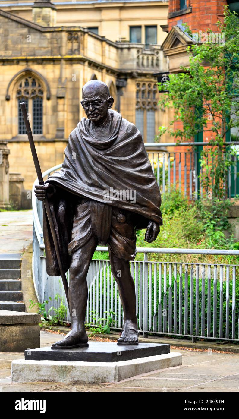 Statue of mahatma gandhi outside manchester cathedral hi-res stock ...