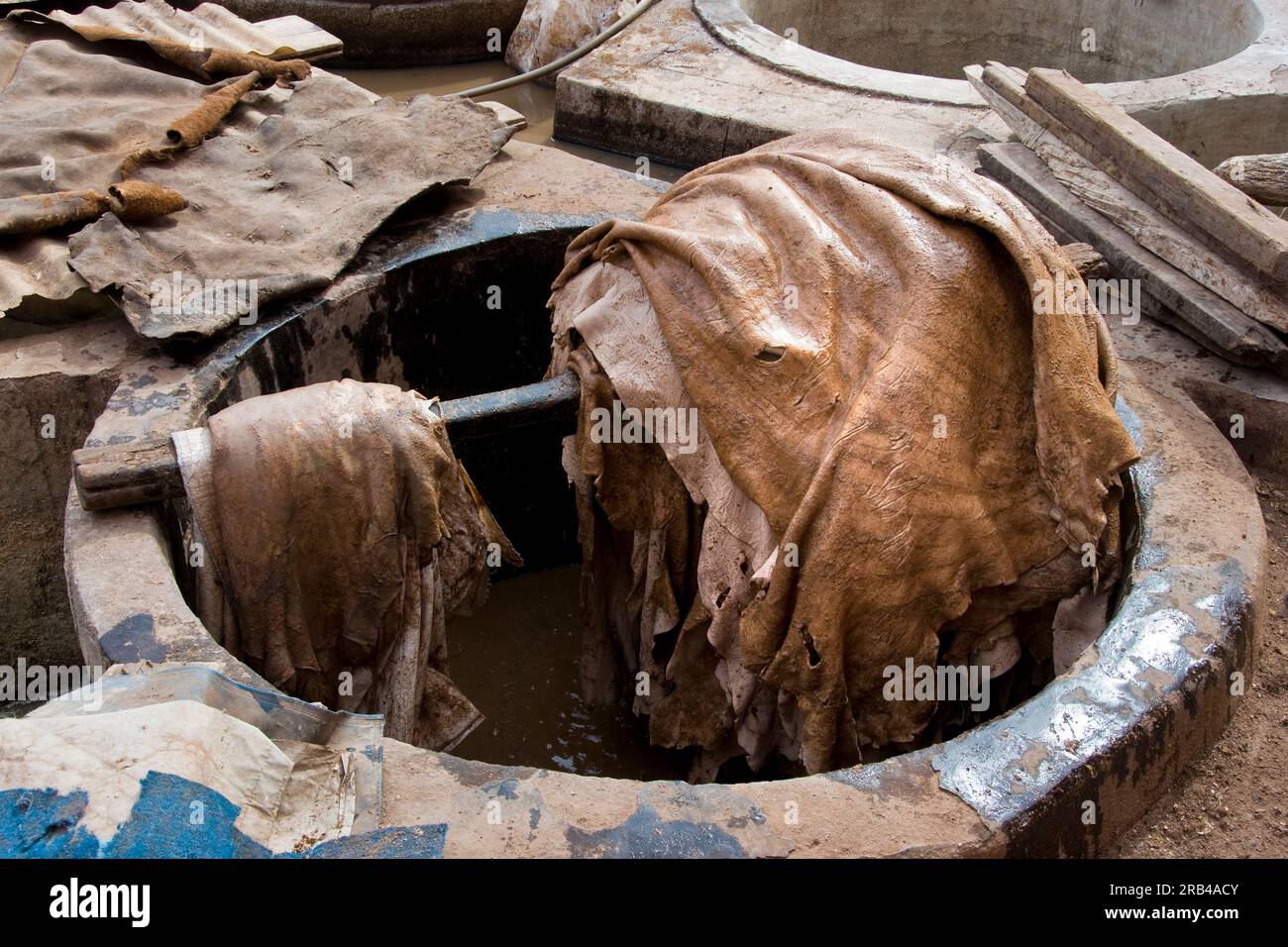 Marrakech tannery hi-res stock photography and images - Alamy