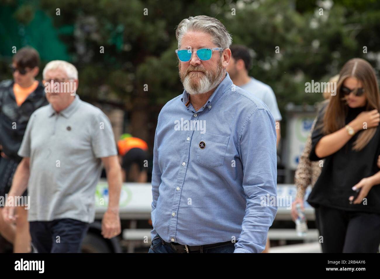 Tim Edwards, the father of Elle Edwards, and other family members ...