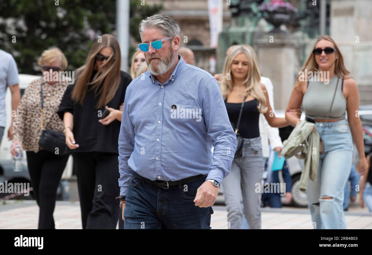 Tim Edwards, the father of Elle Edwards, and other family members ...
