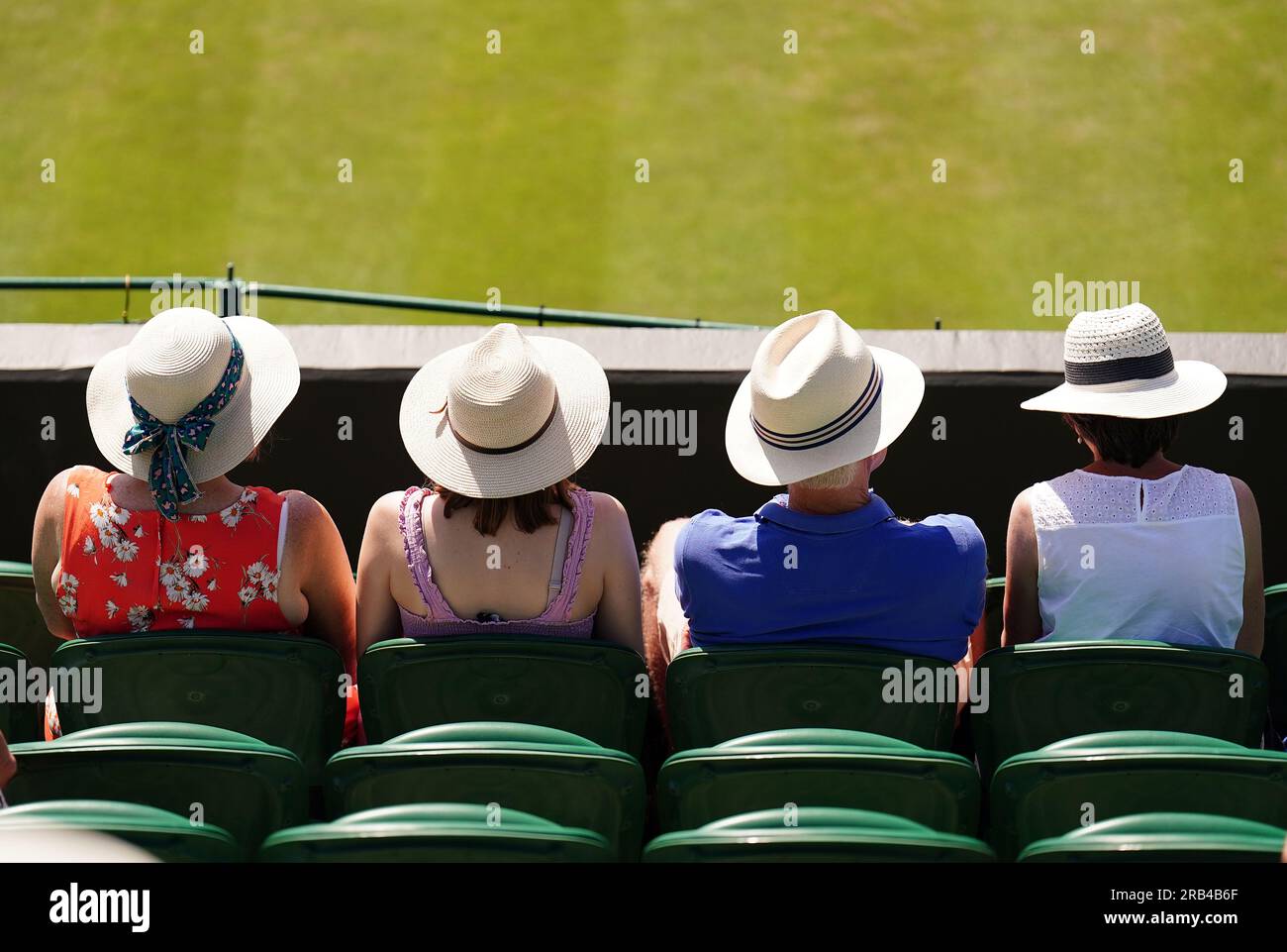Spectators wearing sun hats on day five of the 2023 Wimbledon ...