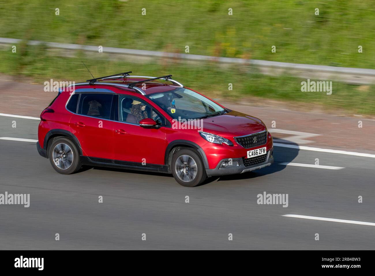 1 2 puretech 82 petrol engine hi-res stock photography and images - Alamy