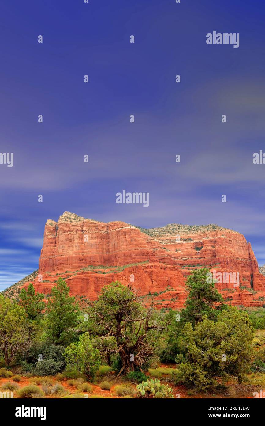 Sedona Arizona red rock country and surroundng mountain landscape Stock ...
