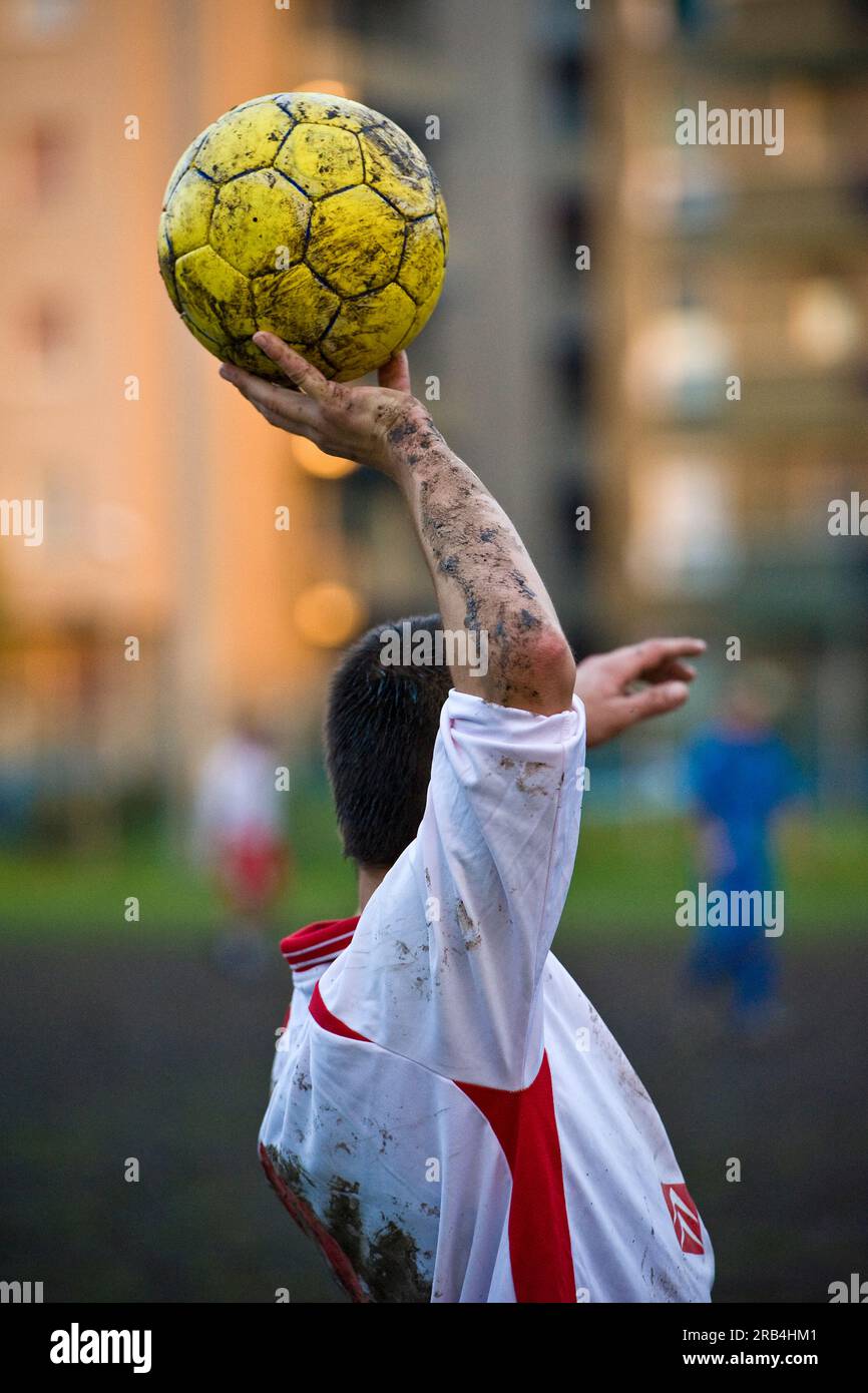 Footballers and ball hi-res stock photography and images - Alamy