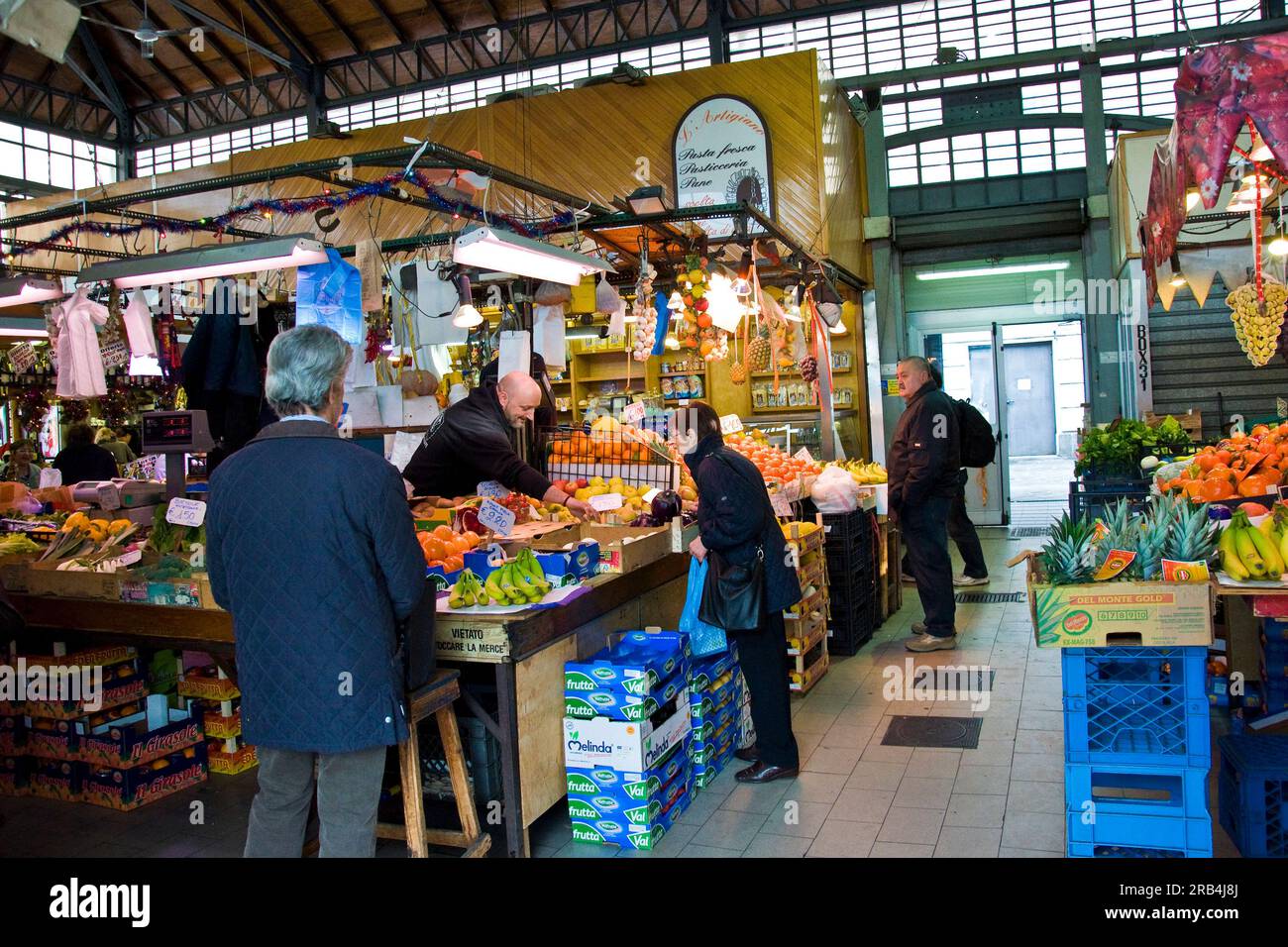 Genoa market hi-res stock photography and images - Alamy