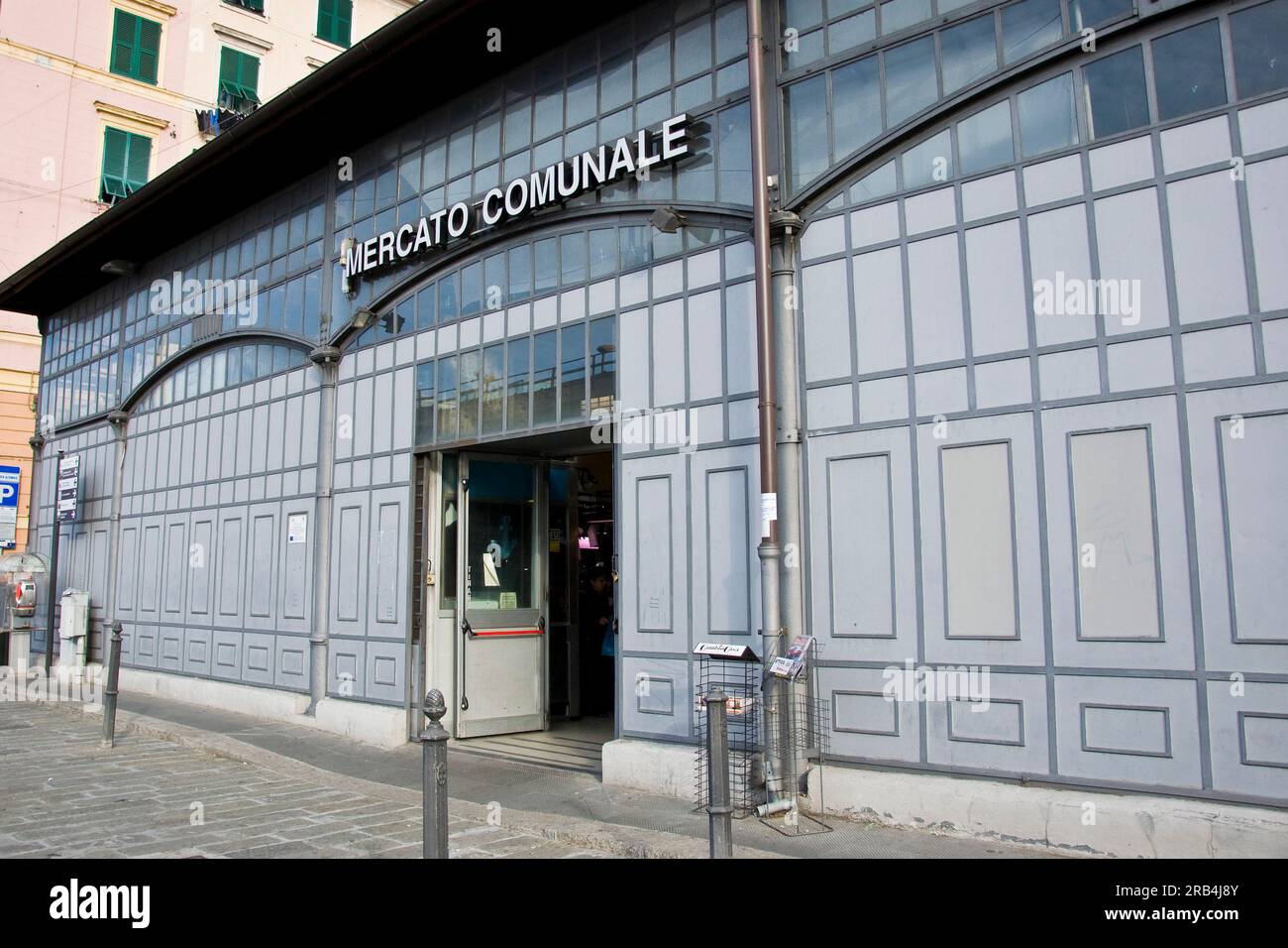 Genoa markets hi-res stock photography and images - Alamy