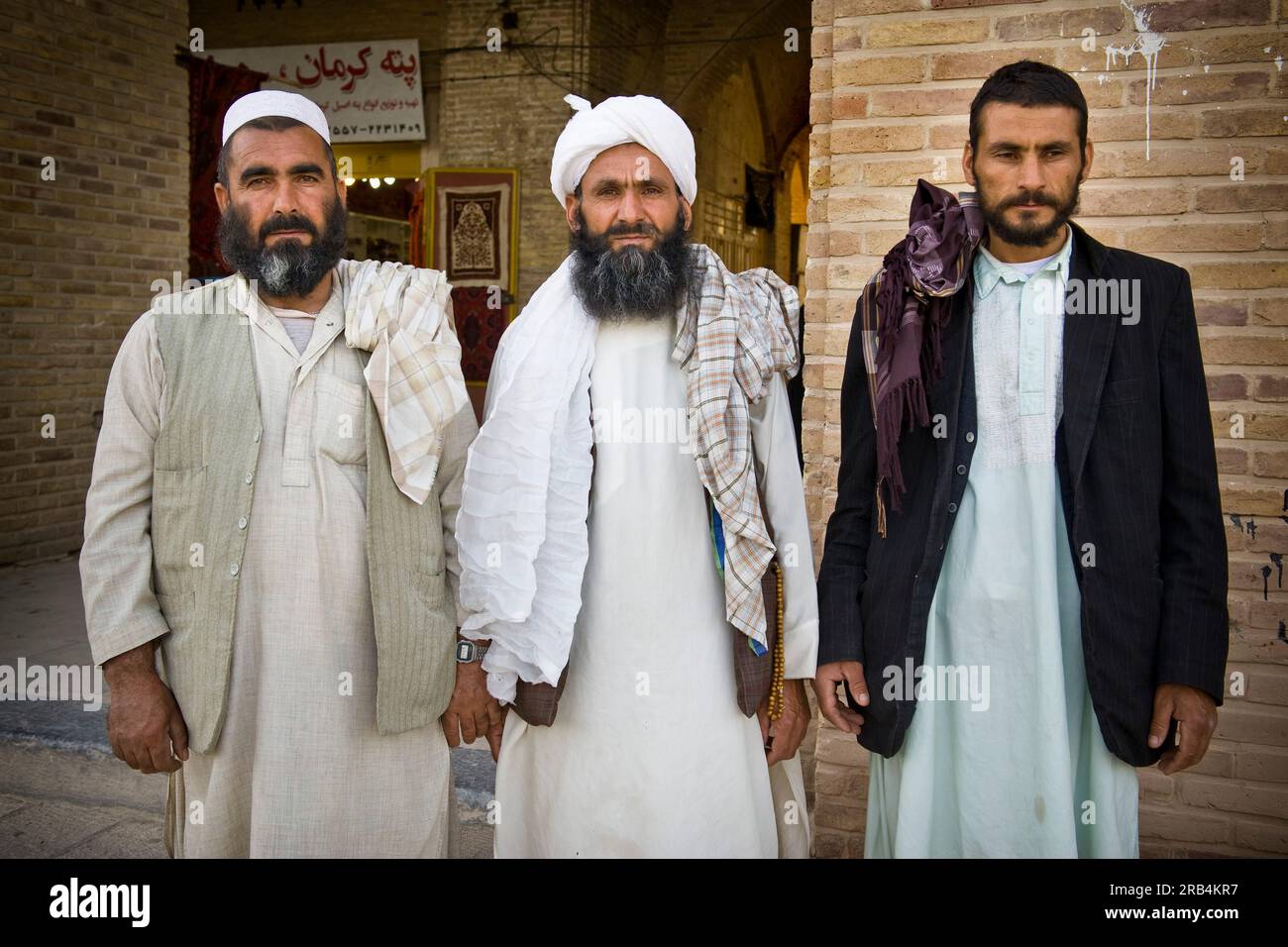 Traditional clothes iran hi-res stock photography and images - Alamy