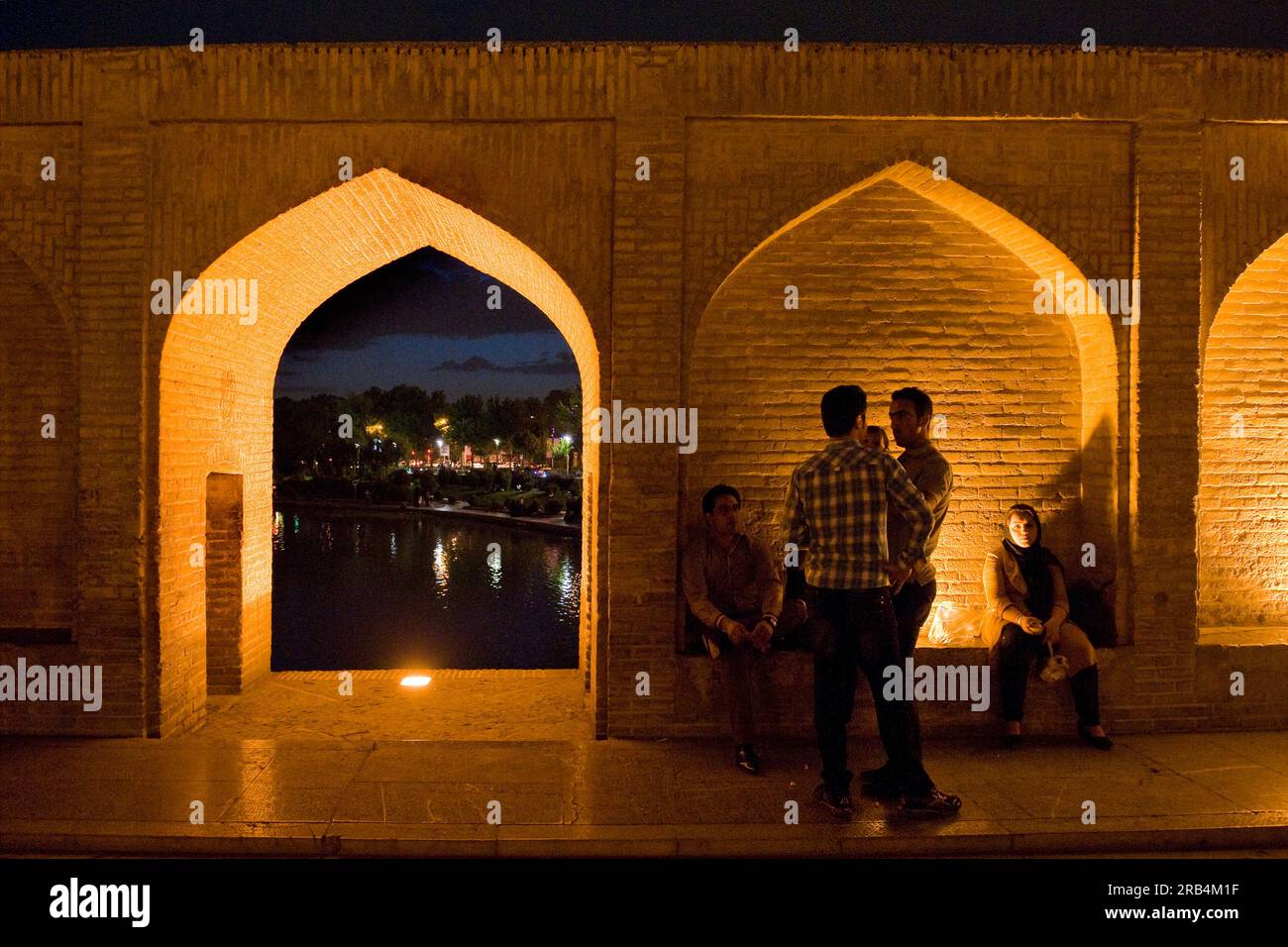 Khajoo bridge isfahan hi-res stock photography and images - Alamy