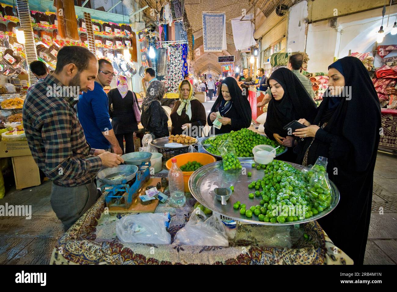 Ispahan bazaar hi-res stock photography and images - Alamy