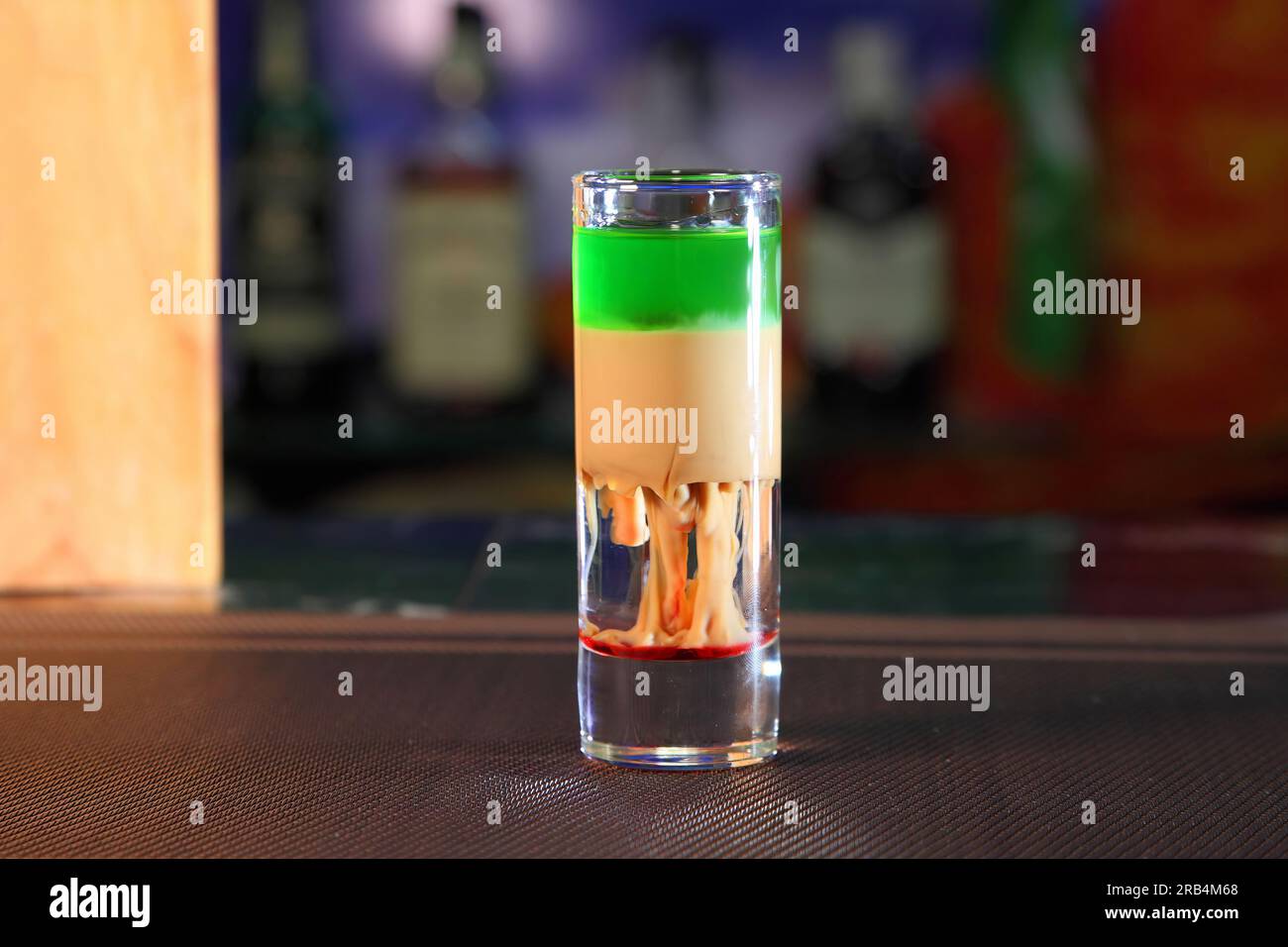 Cocktails nightlife hi-res stock photography and images - Alamy