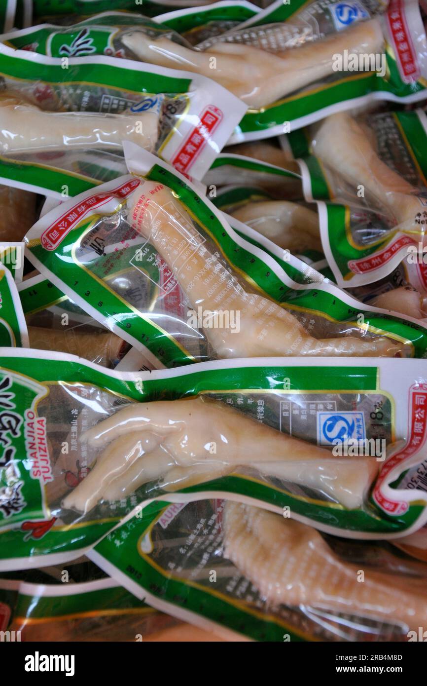 China hen hi-res stock photography and images - Alamy