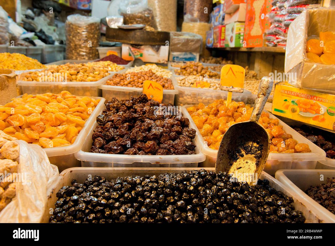 Bazaar tabriz fruit hi-res stock photography and images - Alamy