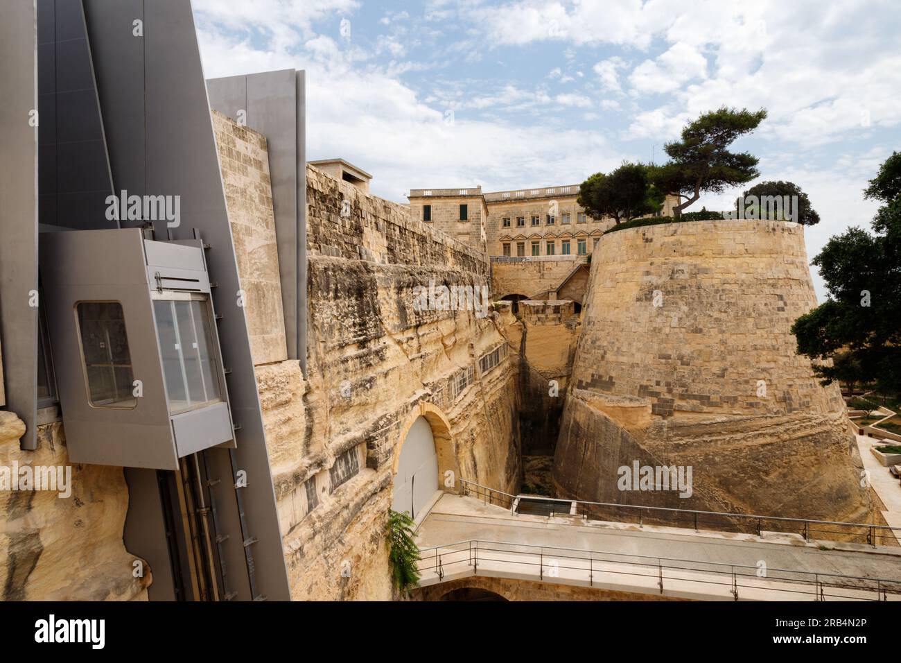 The Barrakka lift helped transport people quickly to the Upper Barrakka ...