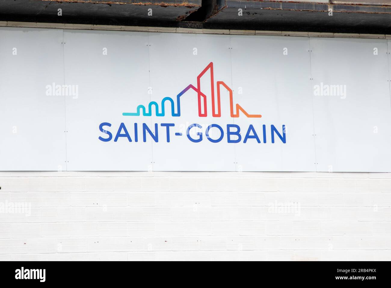 Bordeaux , France - 07 01 2023 : Saint-Gobain brand sign and logo text ...