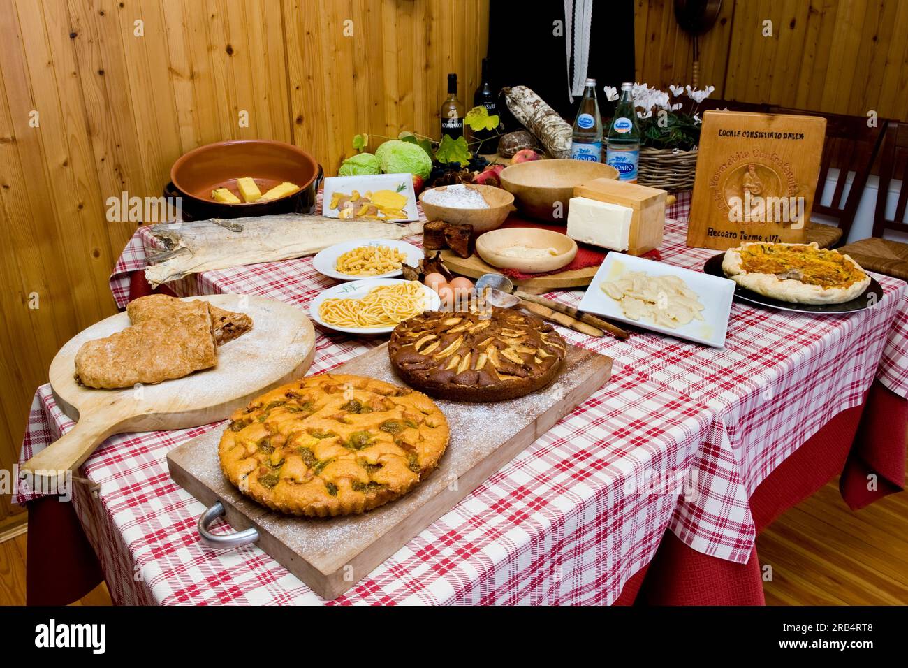 Venetian dishes hi-res stock photography and images - Alamy