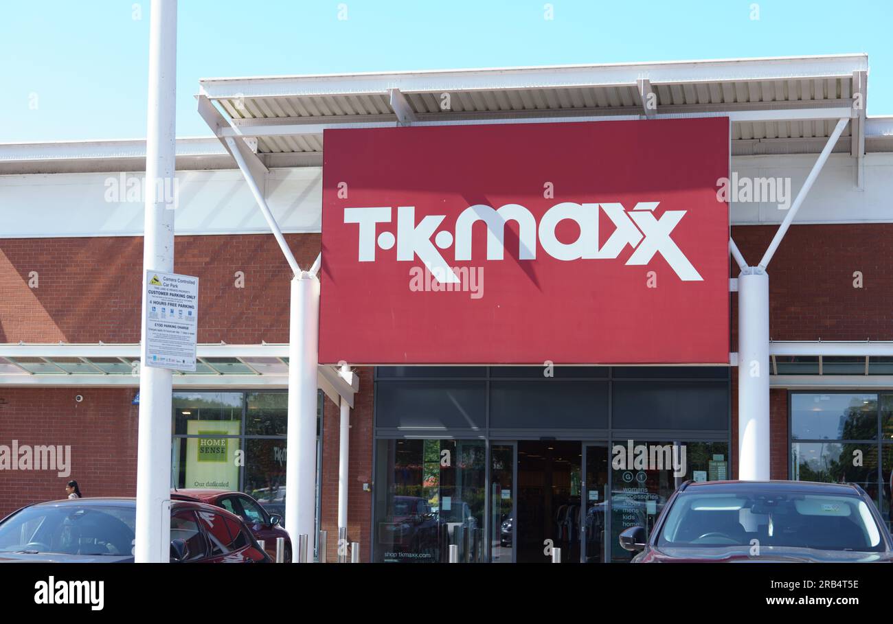T k maxx signage hi-res stock photography and images - Alamy