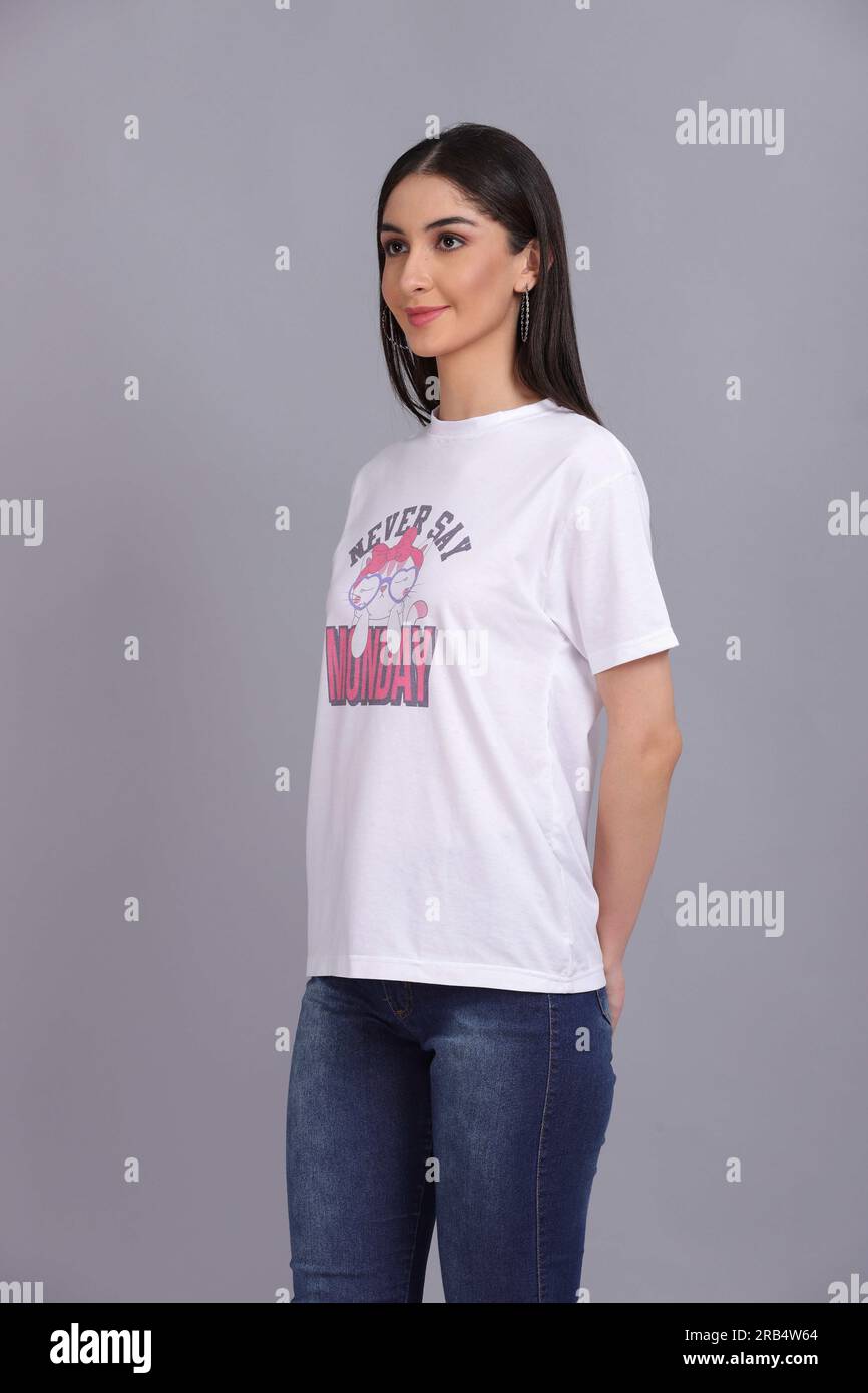 Female Model Wearing T-Shirt / T-shirt model Stock Photo - Alamy