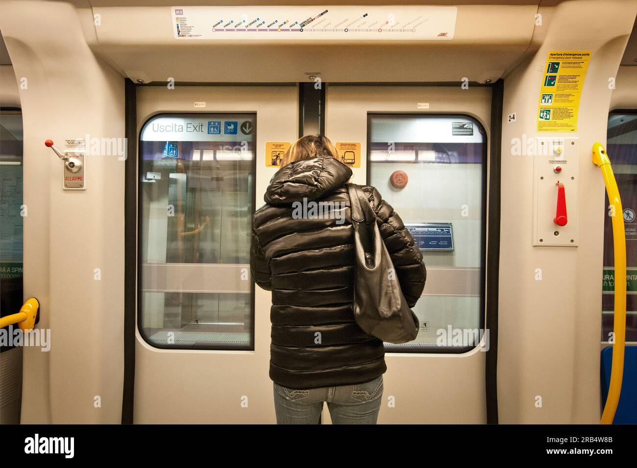 Line 5 lilac hi-res stock photography and images - Alamy