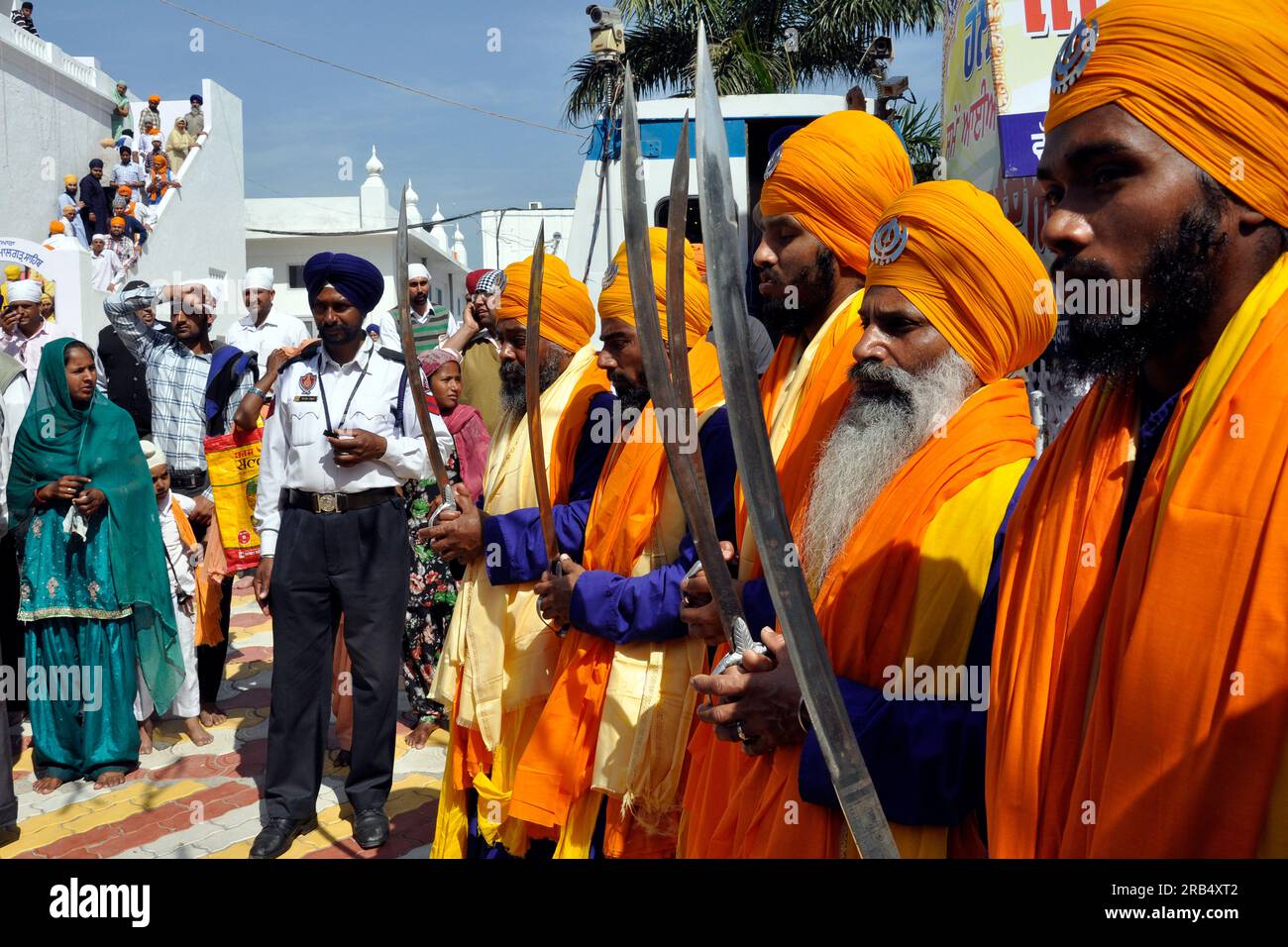 Khalsa men. India. Punjab. Anandpur Shaib. Khalsa man Stock Photo - Alamy