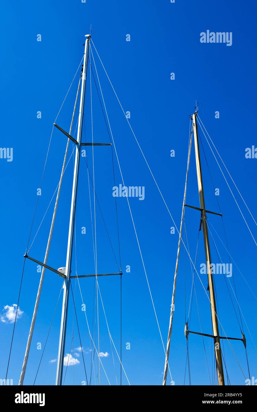 Mainmast shrouds hi-res stock photography and images - Alamy
