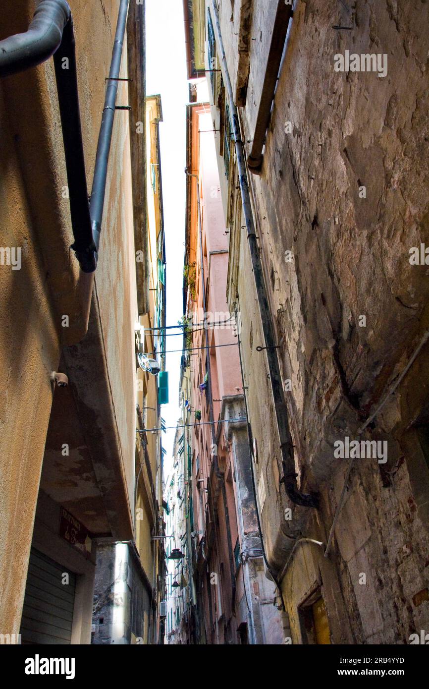 Genoa italy lanes hi-res stock photography and images - Alamy