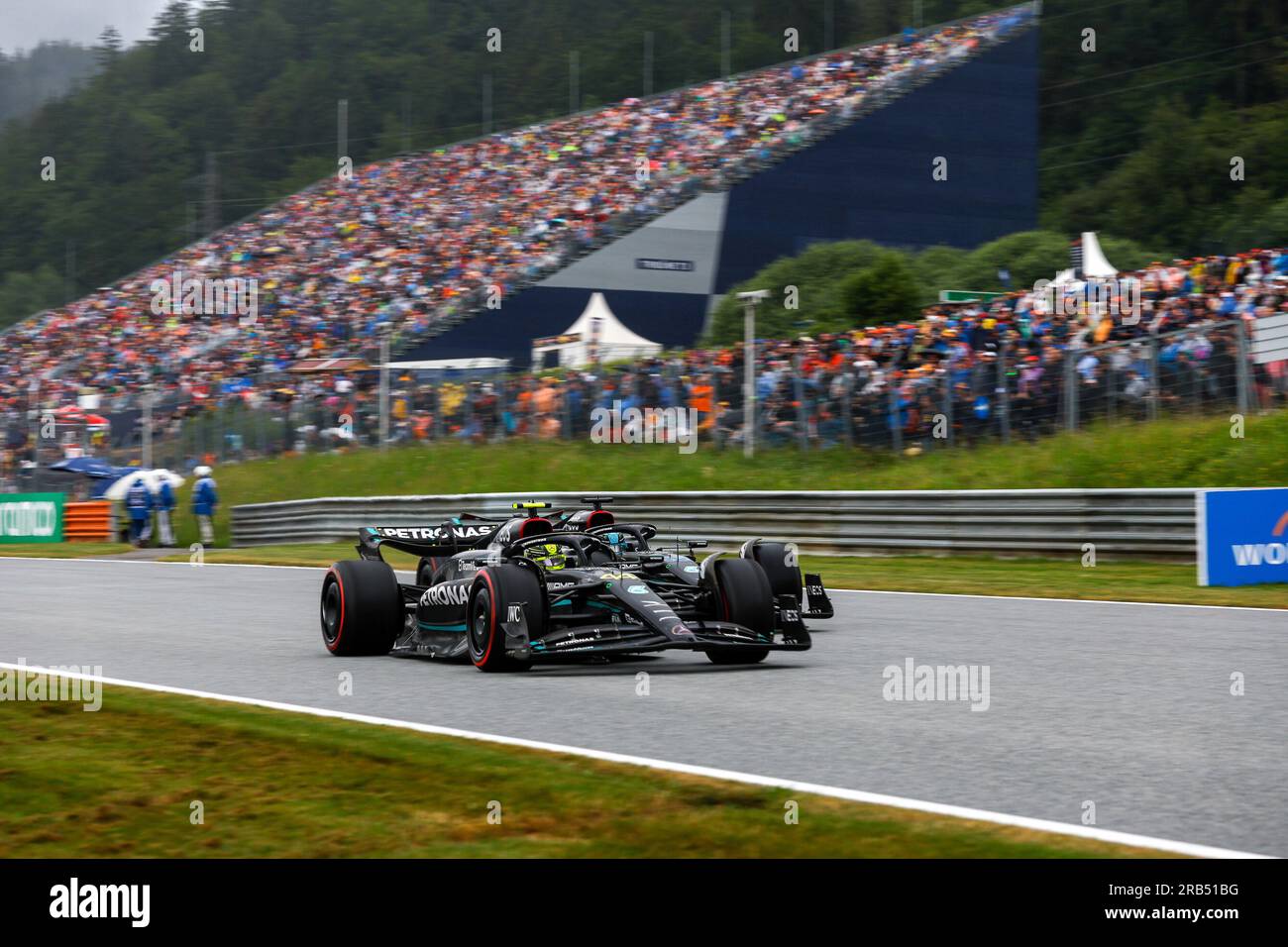 #44 Lewis Hamilton (GBR, Mercedes-AMG Petronas F1 Team), #63 George ...