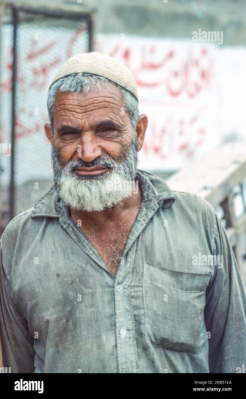 Elderly pakistani hi-res stock photography and images - Alamy