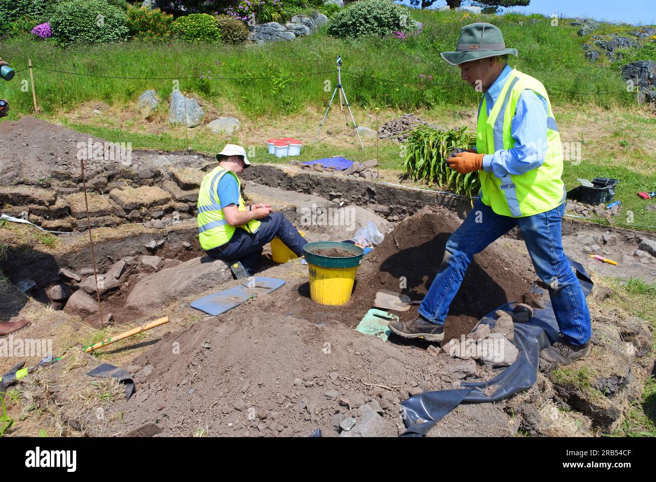 Artefacts dig hi-res stock photography and images - Alamy