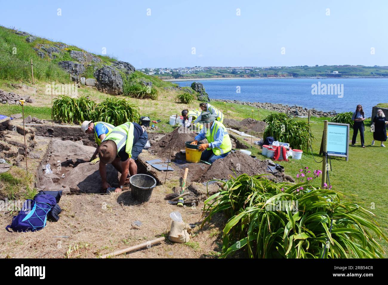 Artefacts dig hi-res stock photography and images - Alamy