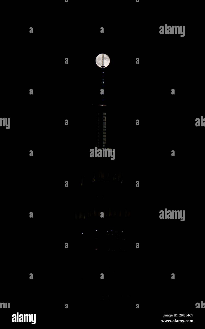 Full Moon behind Empire State Building Stock Photo - Alamy