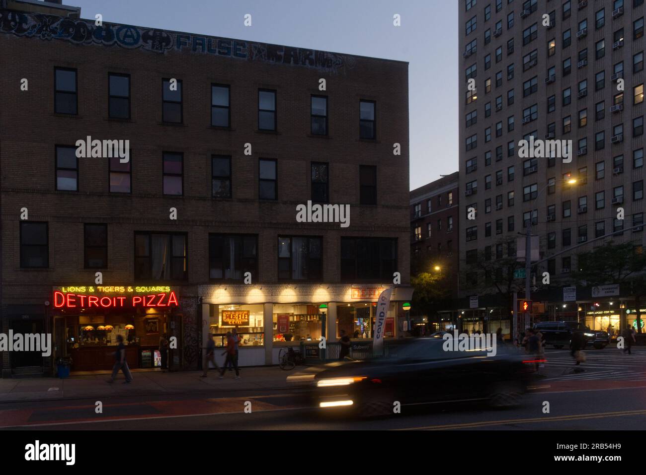 New York Pizzeria at night Stock Photo - Alamy
