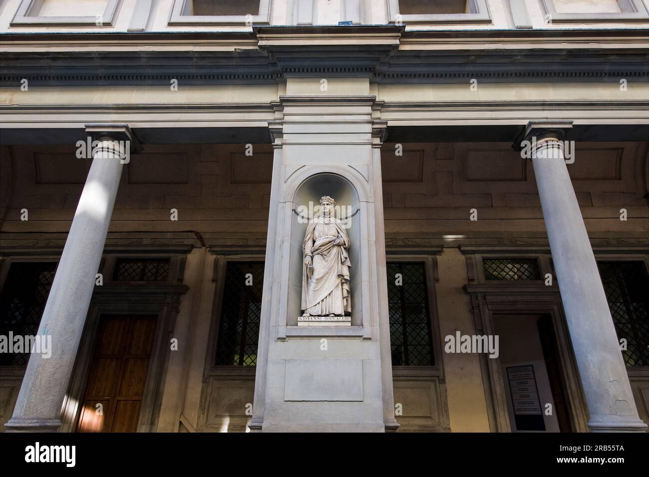 Giovanni boccaccio statue. galleria degli uffizi. Florence. Italy Stock Photo - Alamy