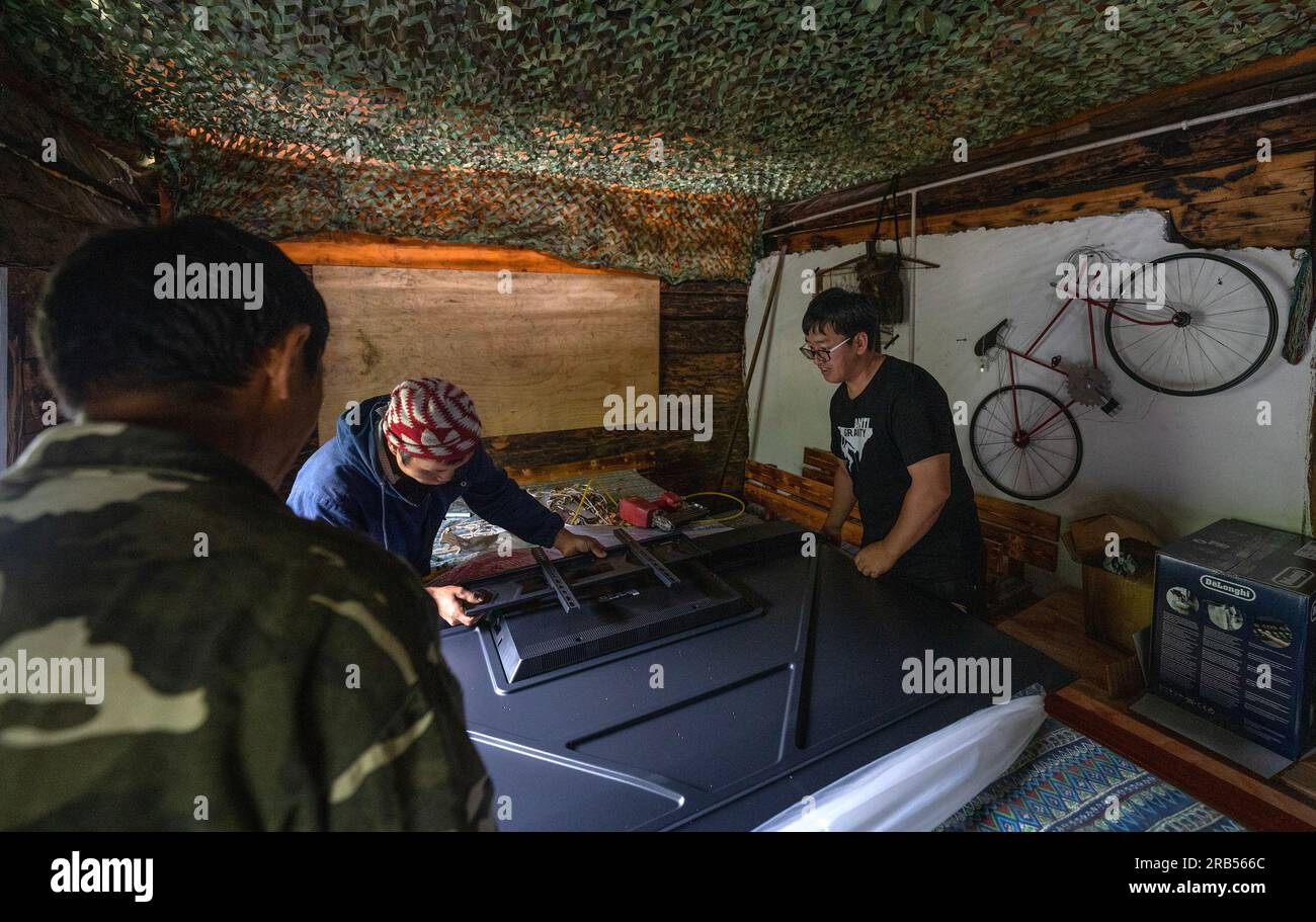 Qiunatong hi-res stock photography and images - Alamy