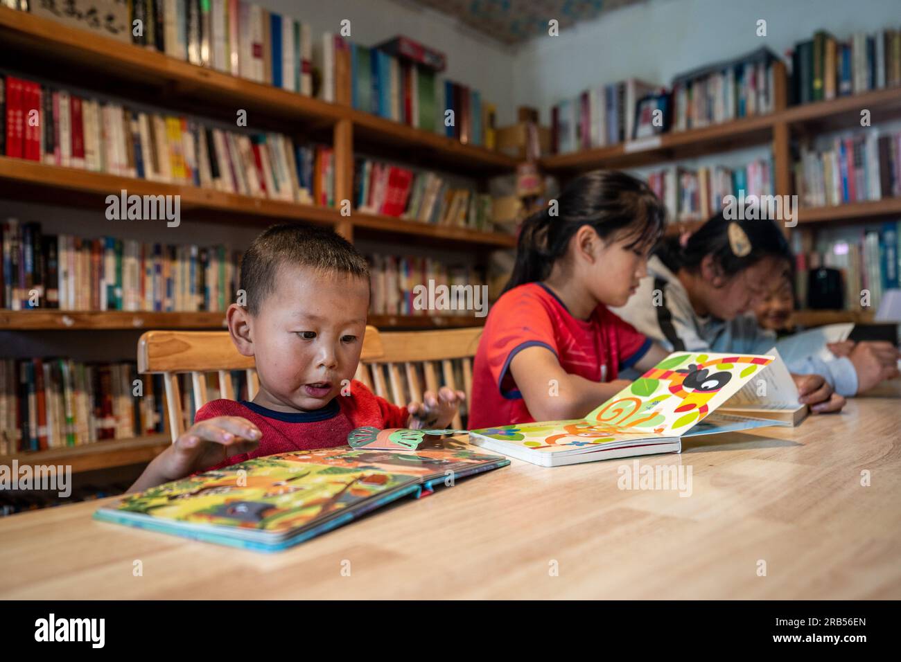 Qiunatong hi-res stock photography and images - Alamy