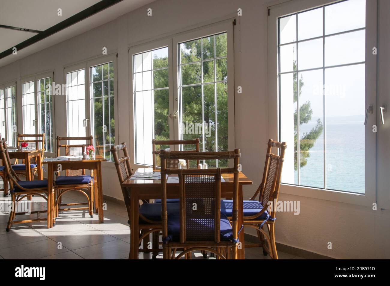 Empty seats and tables before dinner time in the indoor restaurant ...
