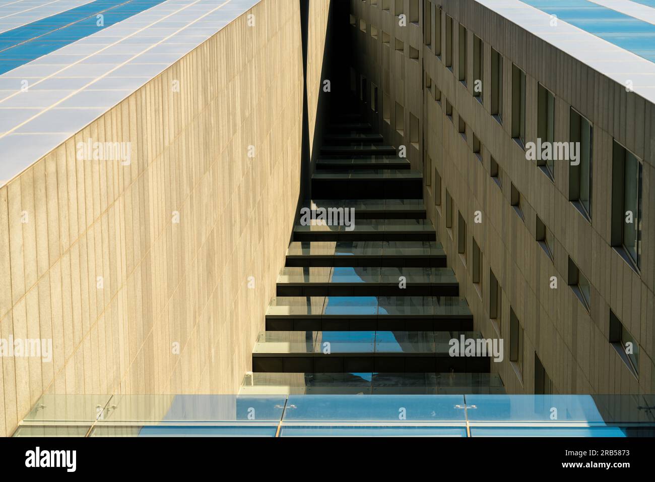 A part of the exterior of Seoul Modern Building Stock Photo - Alamy