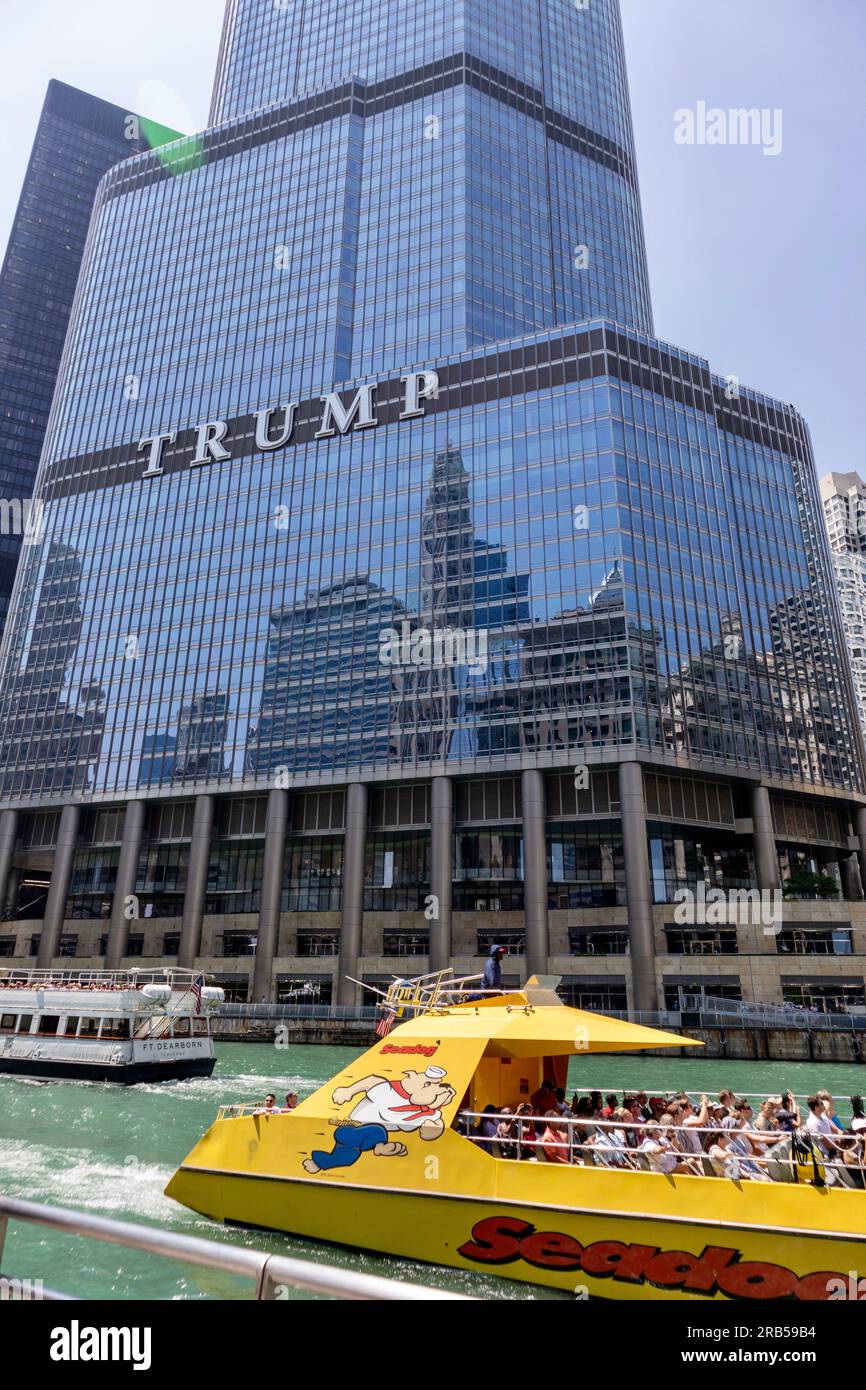 People taking sightseeing tours on the Chicago River by the Trump ...