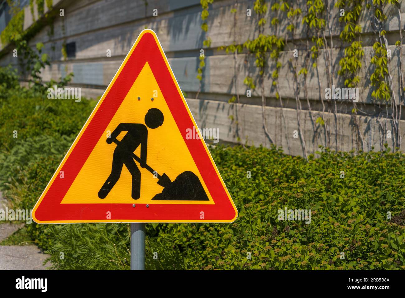 Green warning sign hi-res stock photography and images - Alamy